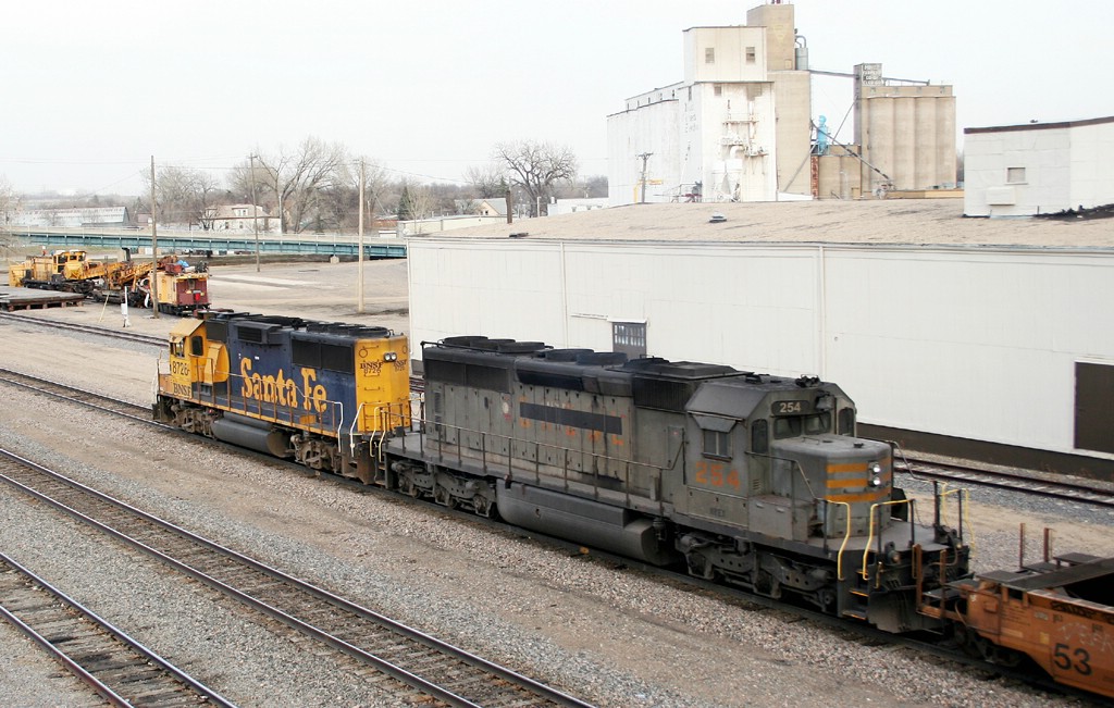 BNSF 8726 and NREX 254